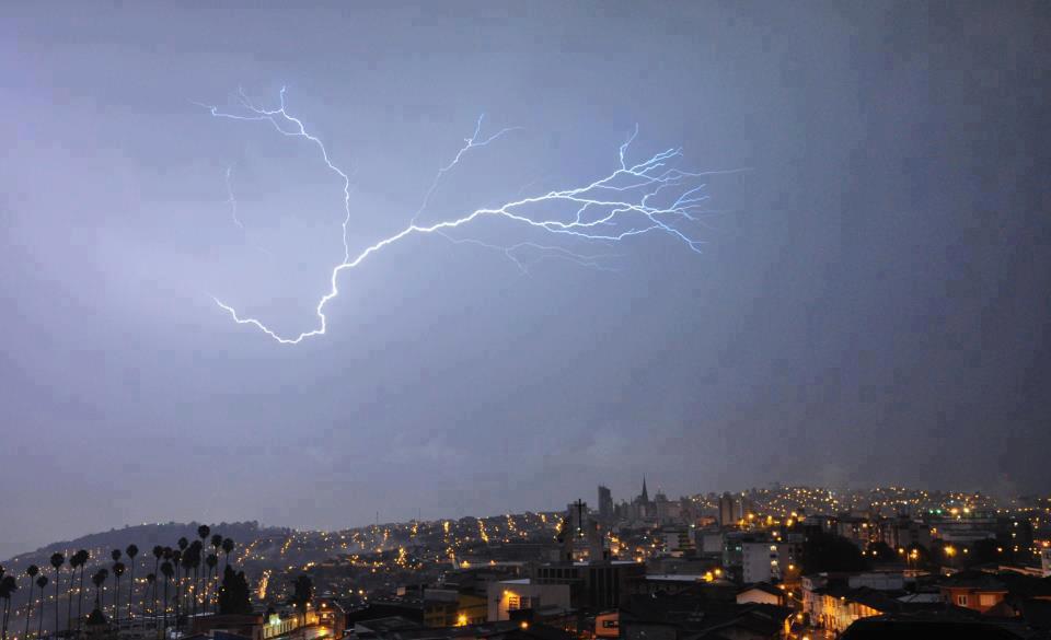 QUE CAIGAN RAYOS: Rayos en Manizales