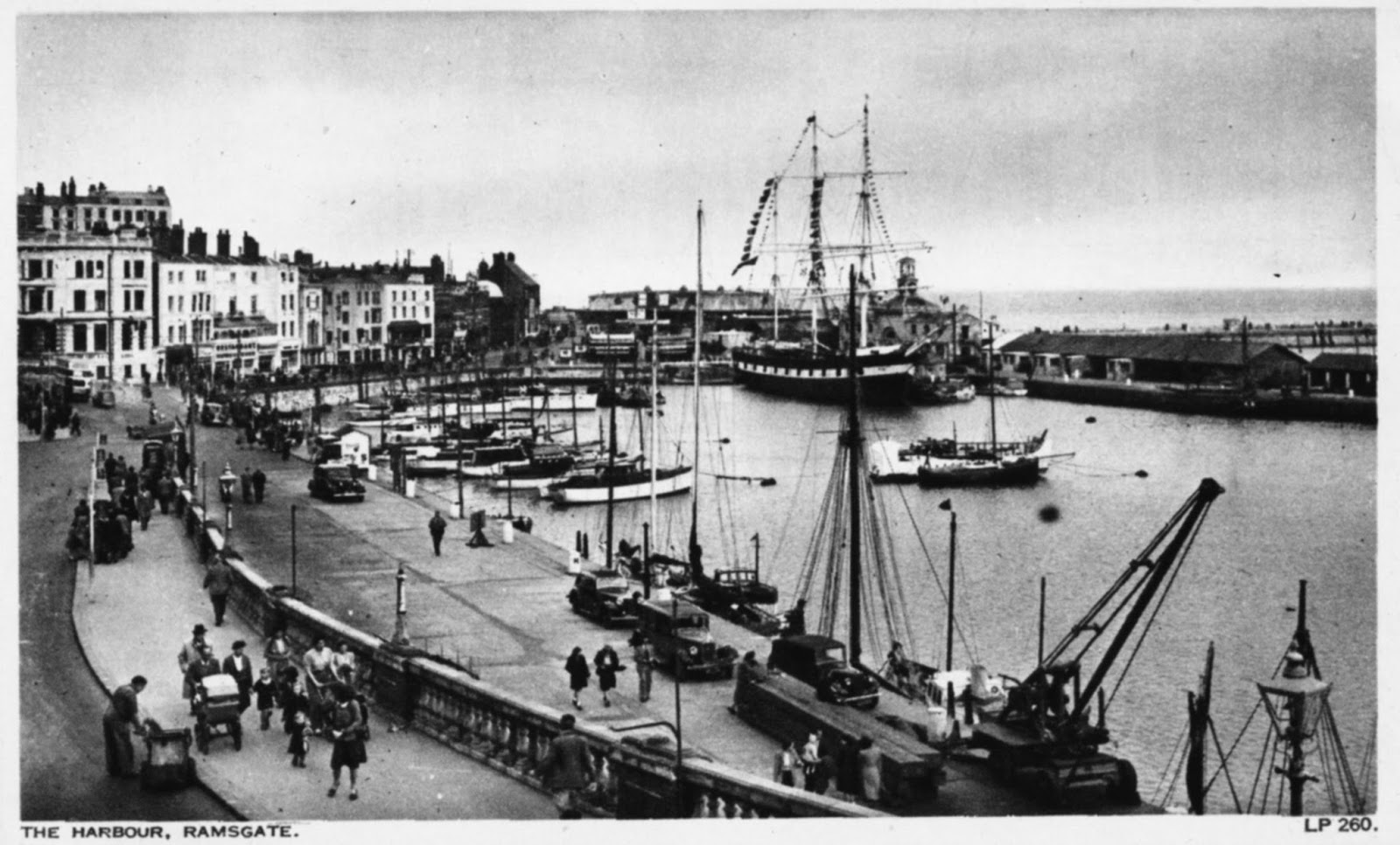 thanetonline: All pictures today of The Sailing Ship Bounty in Ramsgate ...
