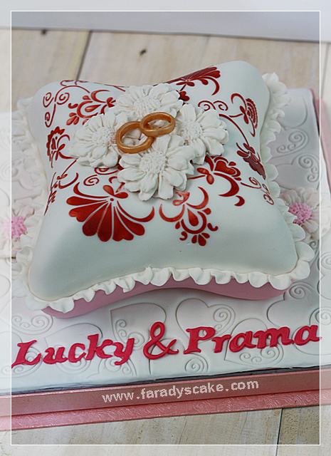 Mini Pillow Cake | Where Everything Is Made With Love