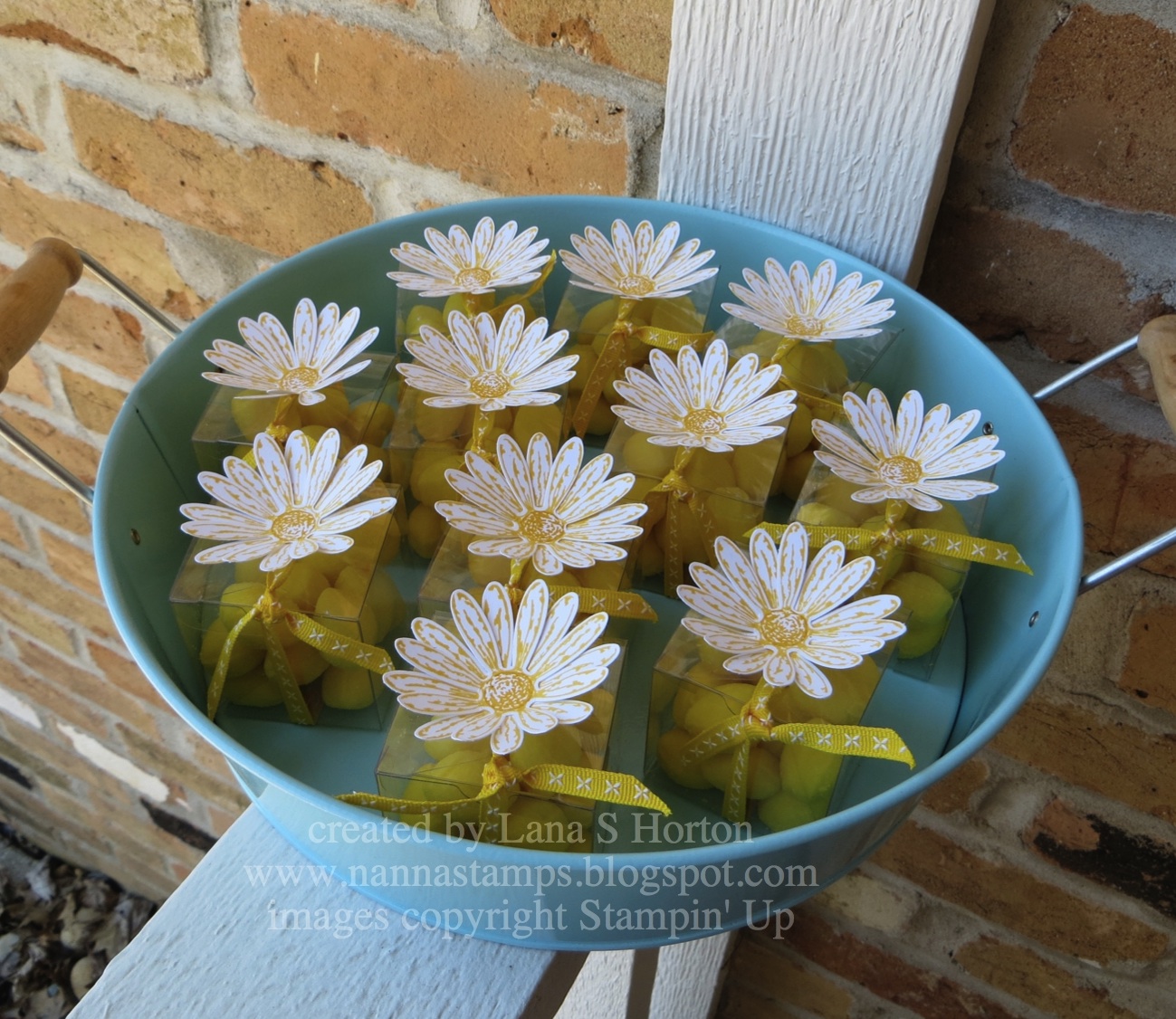 Stamping with Nanna: Daisy Favor Boxes / Ready to Party!!!