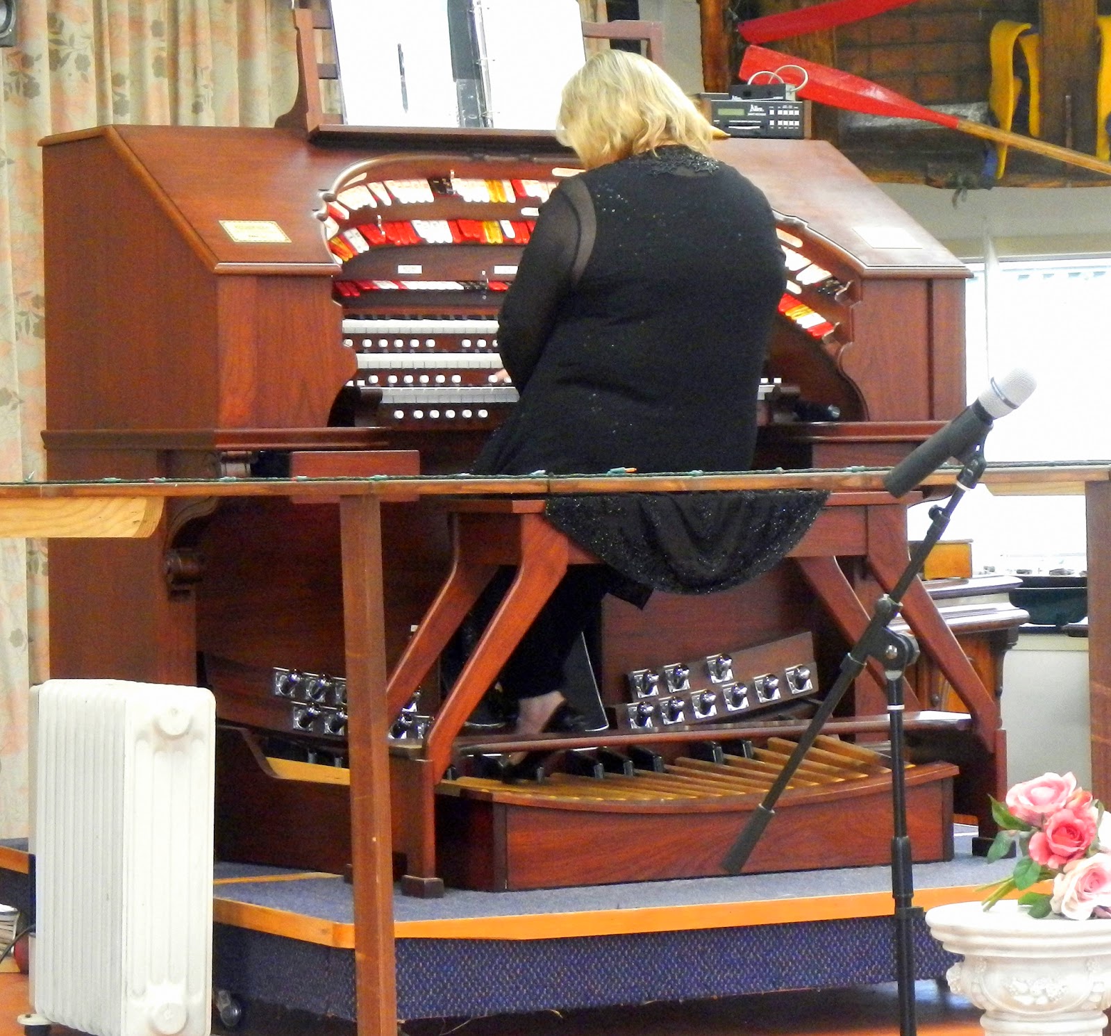 Licorice Allsorts: Theatre Organ Concert... Amazing...