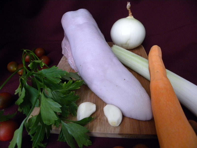 TRASTEANDO EN MI COCINA: COCER Y LIMPIAR LENGUA