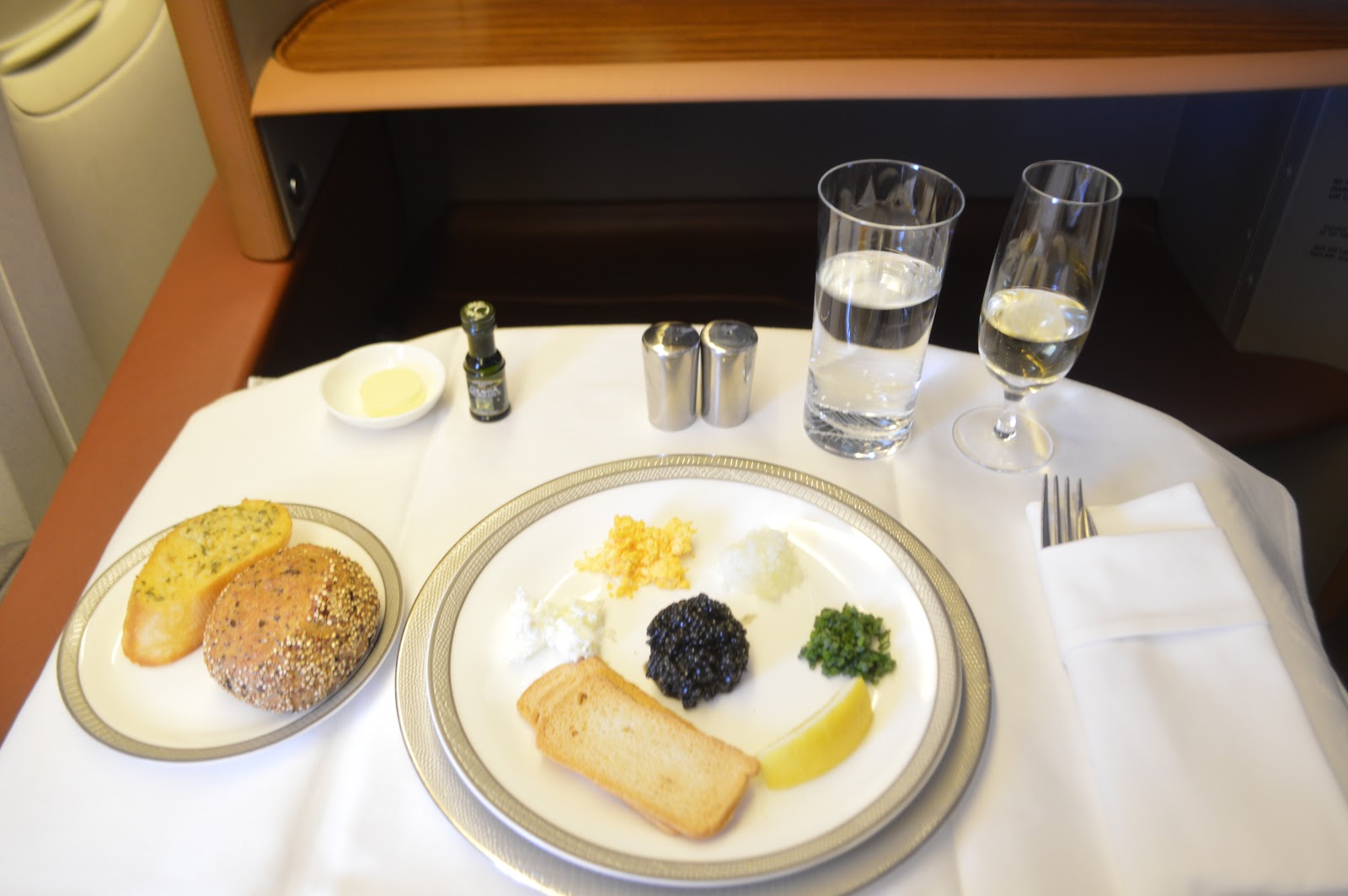 Singapore Airlines First Class on the Boeing 777-300 : SQ238 Melbourne ...