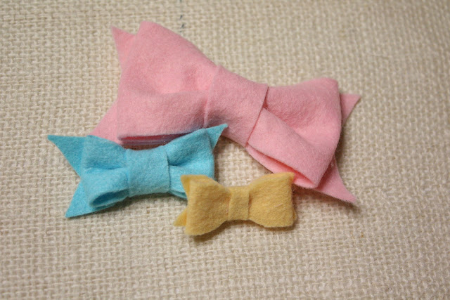 Pajama Crafters: Fun with Felt! No Sew felt bow tutorial