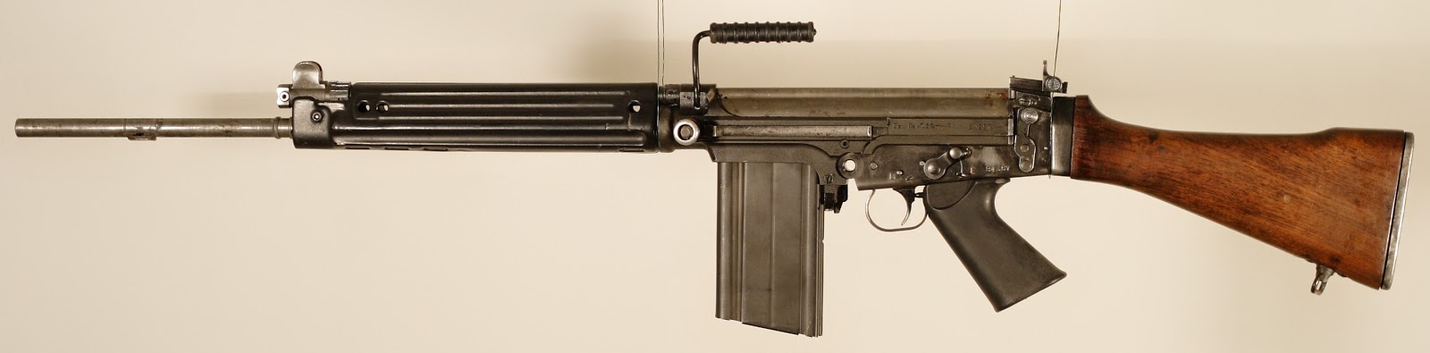 LINHA DE MIRA: O FN FAL