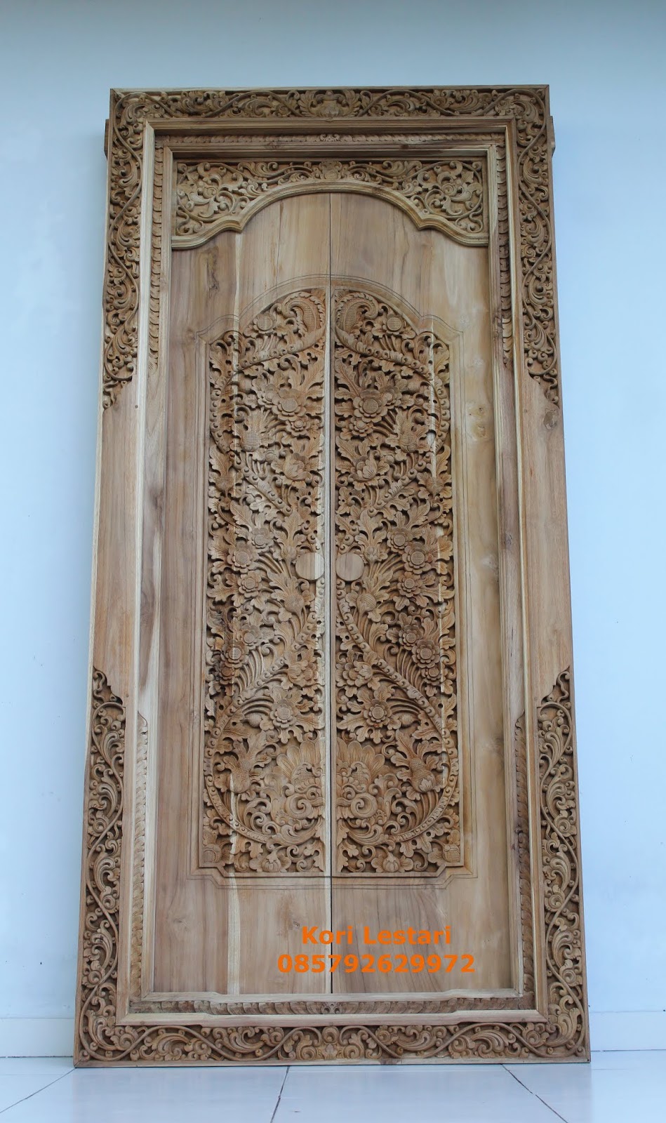 Kori Lestari: Pintu Kuadi Ukir Bali Klasik