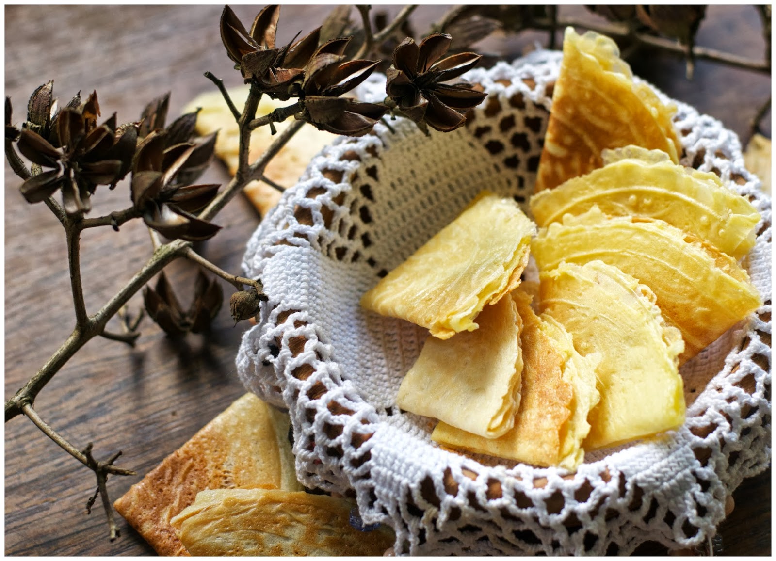 Indonesian Medan Food: Kue Semprong / Kue Kapit / Kue Jepit (Egg rolls)