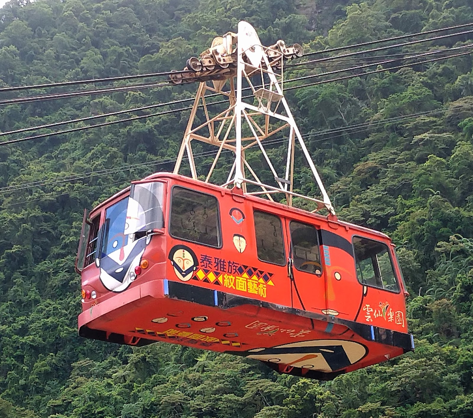 Wulai Waterfall and Cable Car 烏來瀑布和空中纜車