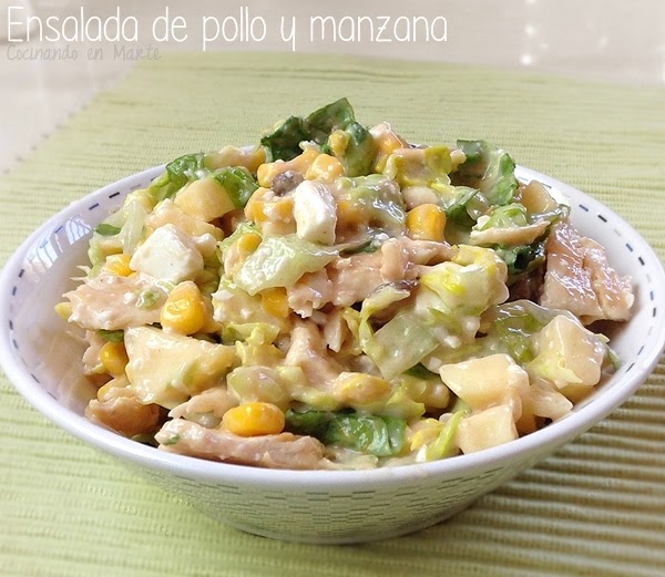 Ensalada de pollo con salsa rosa