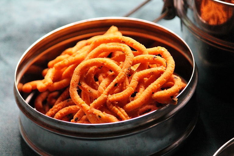 Garlic Murukku Recipe / Poondu Murukku Recipe - Recipe collection