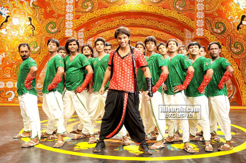 Varudu - Movie Stills (Source:idlebrain.com) | Allu Arjun Gallery