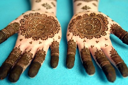 Mehndi 360: Round dot mehndi design