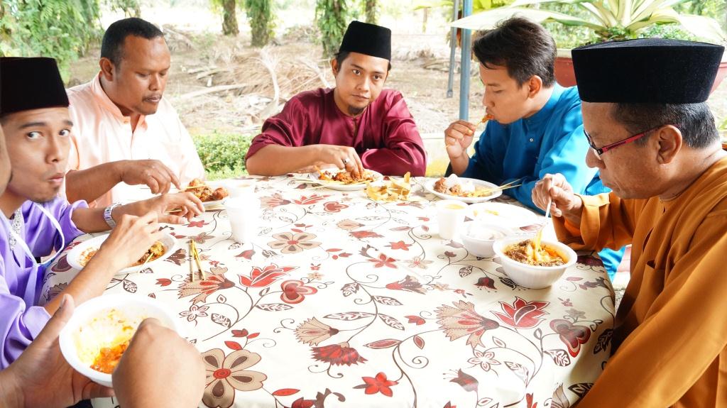 Kelab Keluarga dan Kakitangan PUSPEN Muar: MAJLIS JAMUAN HARI RAYA 2012