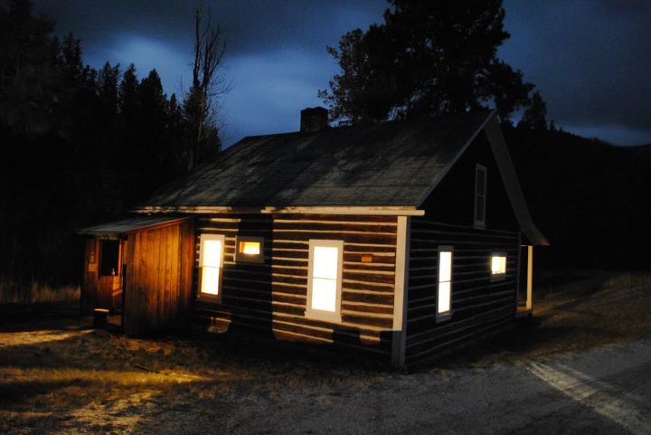 Blog This!: Hogback Homestead - a cabin in the middle of nowhere