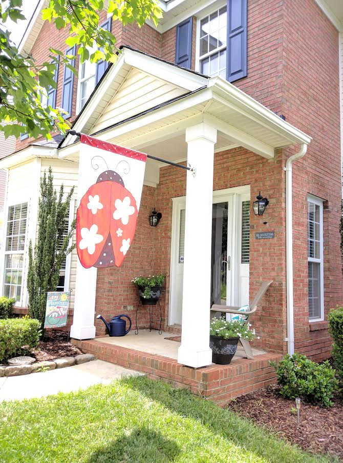 kisy: Front Stoop Charm