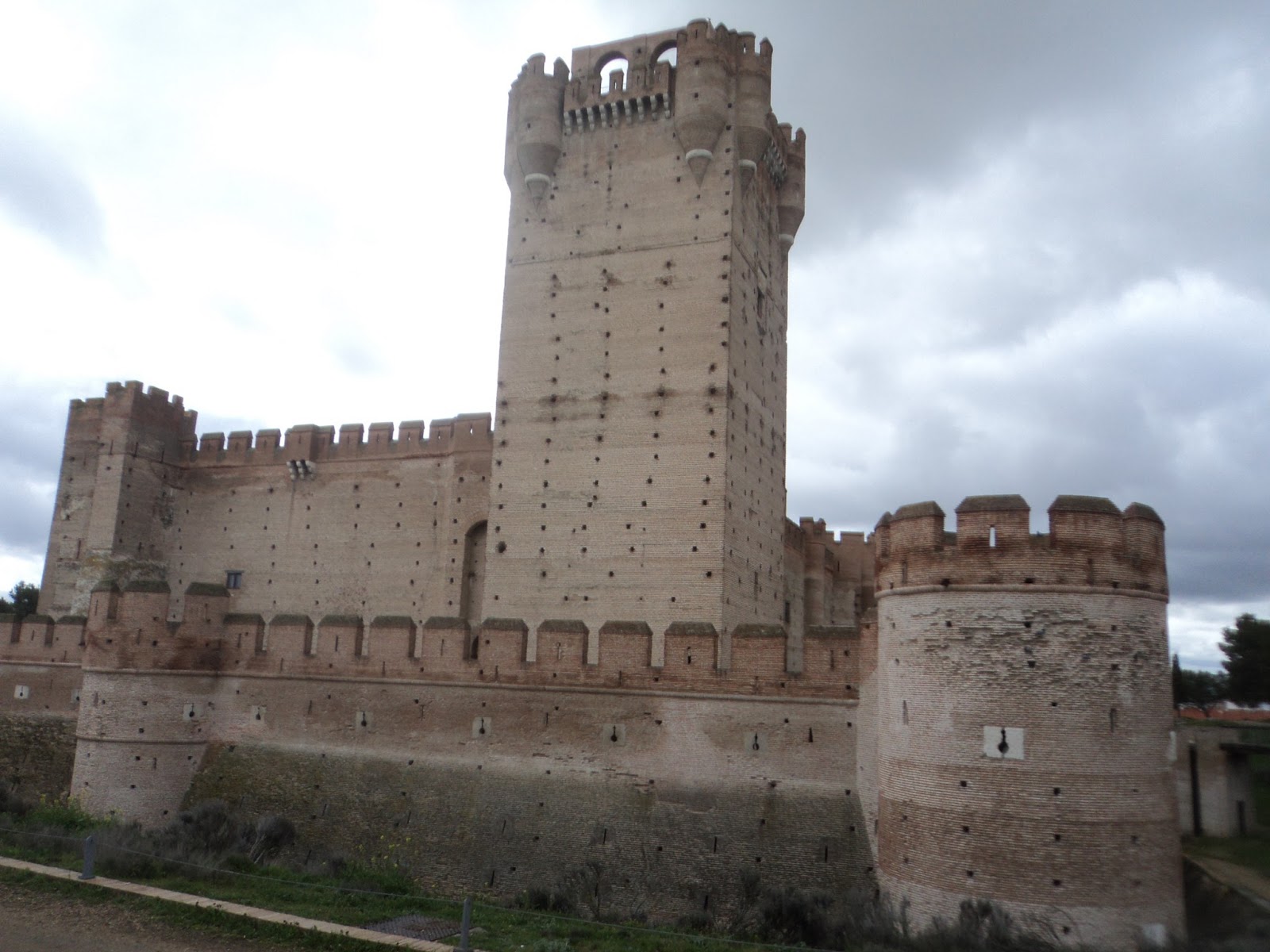 TRAS LAS HUELLAS DE HERÓDOTO. . . : CASTILLO DE LA MOTA