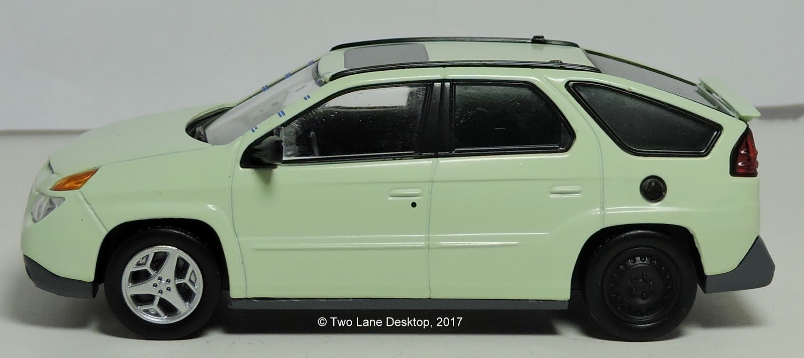 Greenlight 1:43 2004 Pontiac Aztek "Breaking Bad"