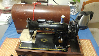 FlamingoSewing: The Singer Model 15, the universal sewing machine