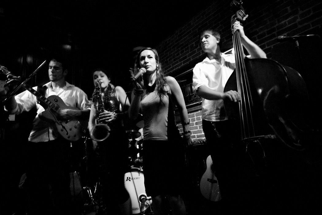 LE TEMPS QUI FUIT/2 (Numérique): Laura Doyon jazz trio (Pub St ...