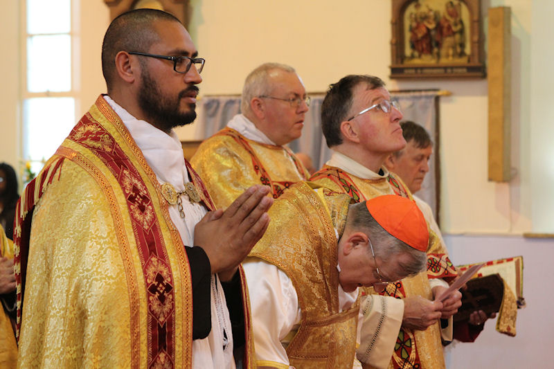 The Badger Catholic: Cardinal Burke Pontifical High Mass in Scotland