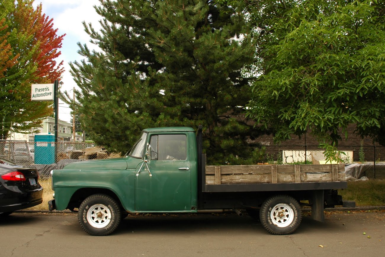OLD PARKED CARS.: 1960 International Harvester Pickup.