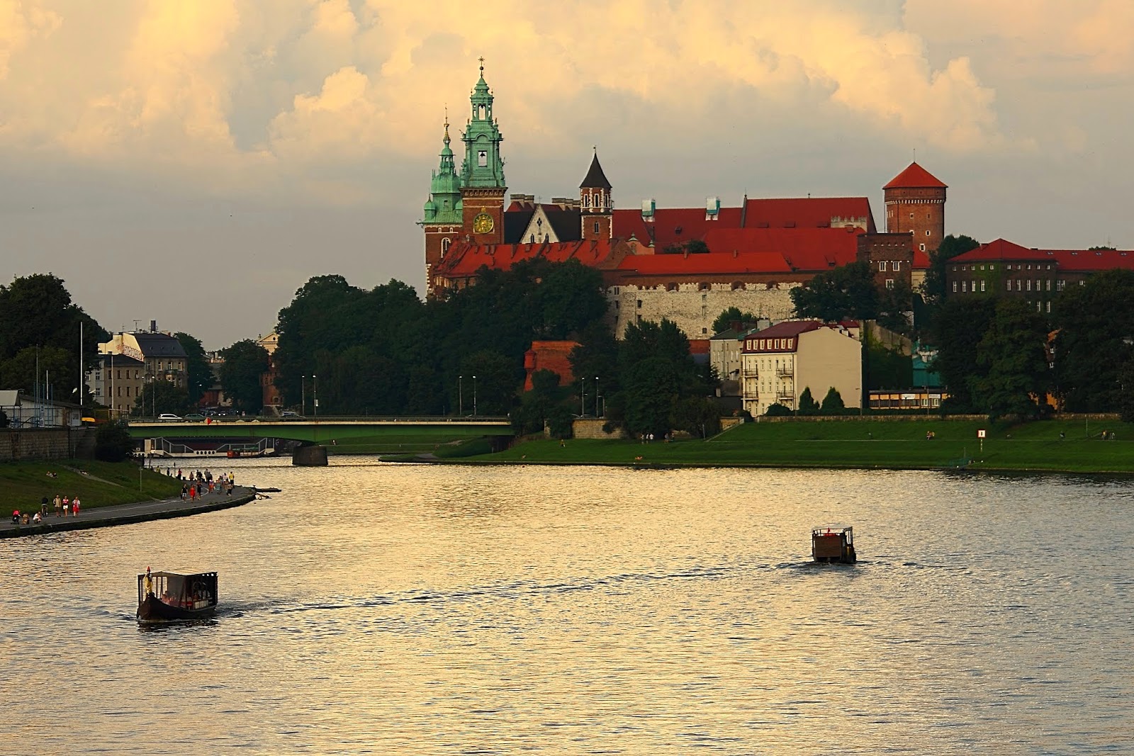 Dlaczego Smok Wawelski rzyga ogniem..?