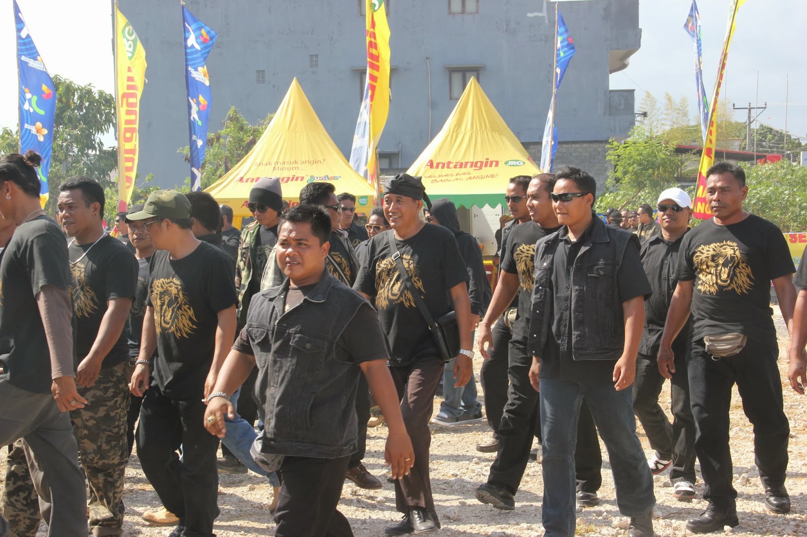 KORLAP LEGIAN: FOTO HUT LASKAR BALI KE 12