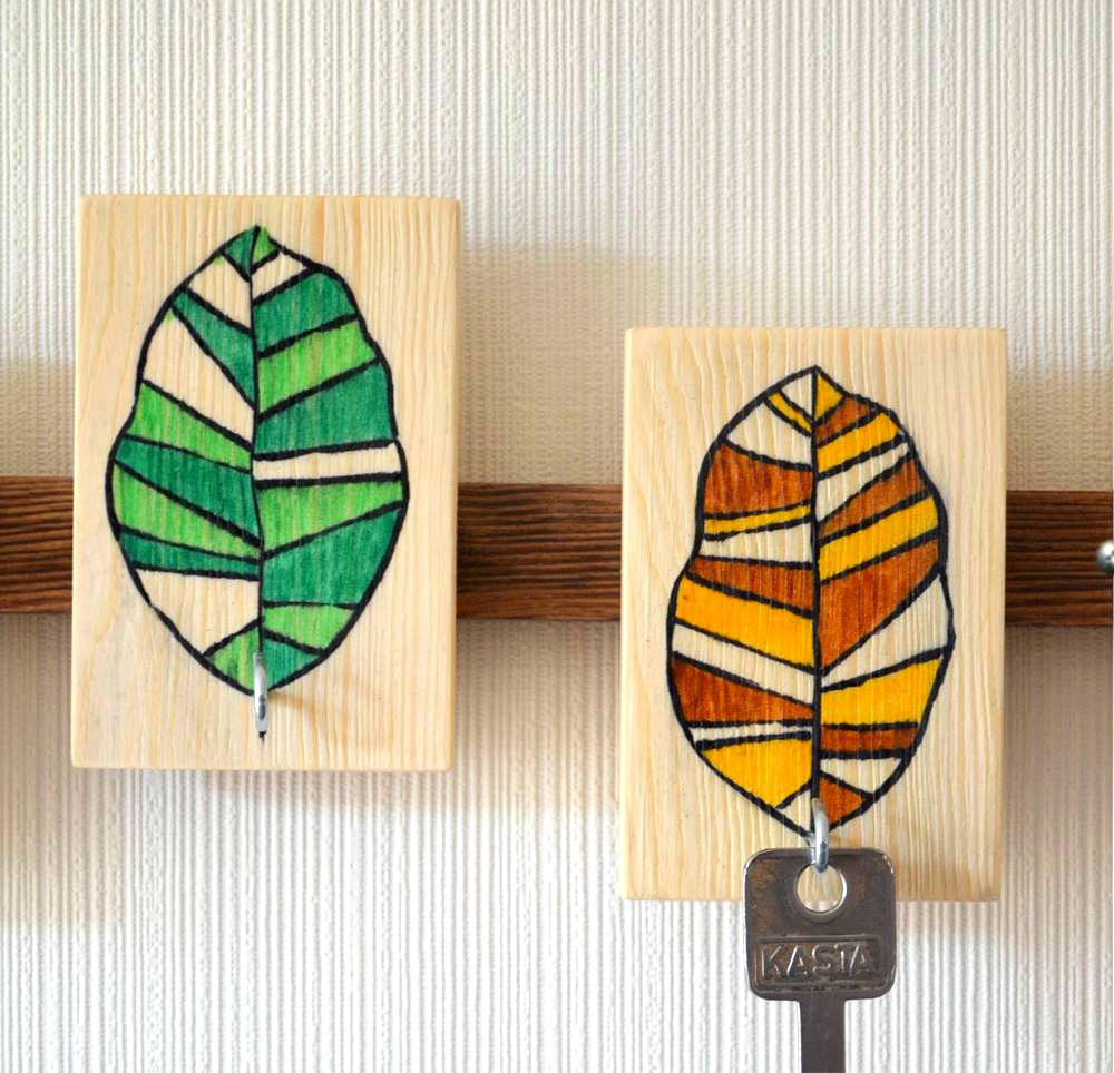 4 SEASON TREES WOODEN KEY HOLDER