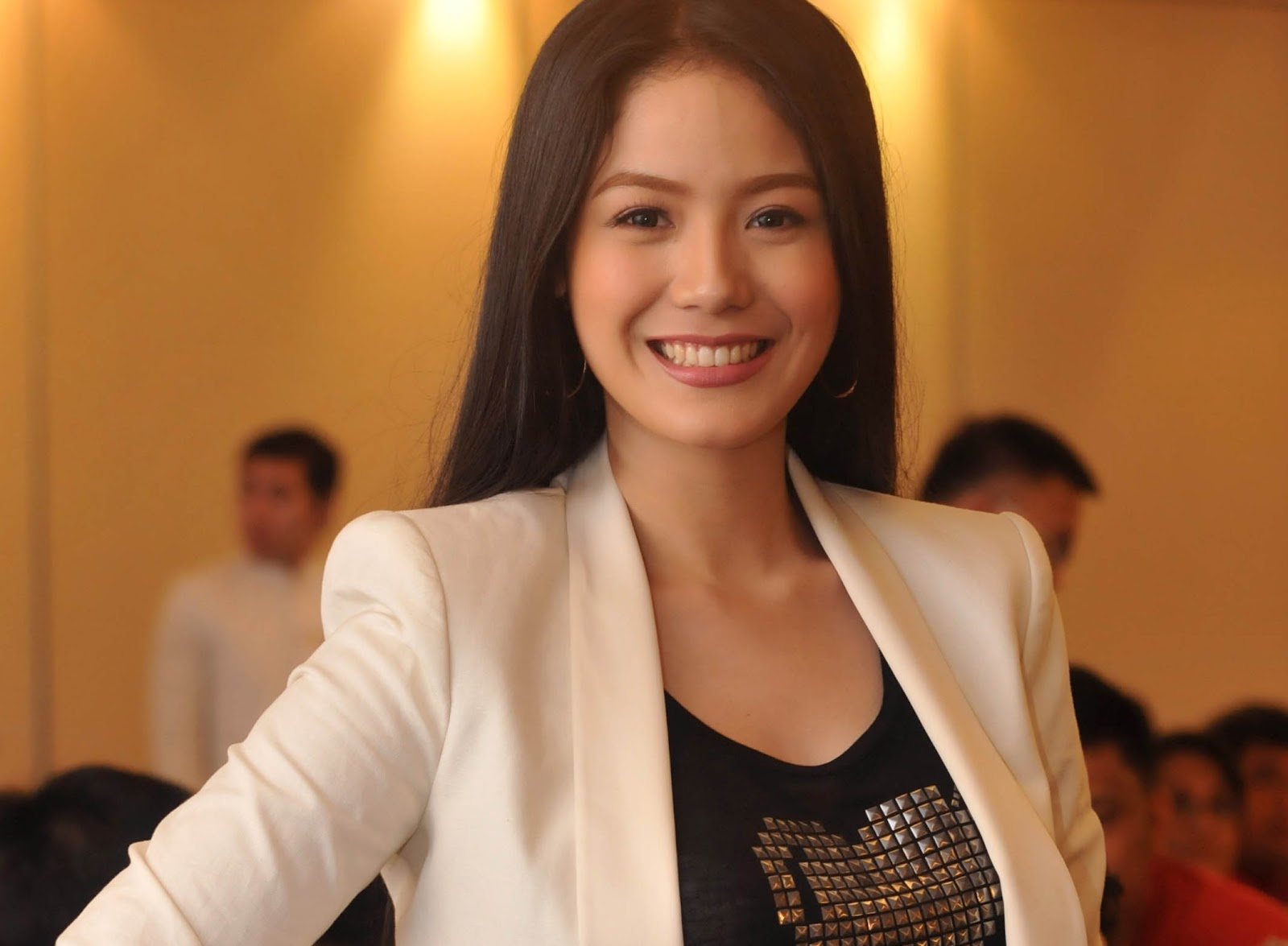 everything online: Ritz Azul stars opposite her dream leading man Derek ...