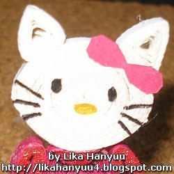 Lika Hanyuu － Artesanato - Quilling: [Quilling] Hello Kitty 2