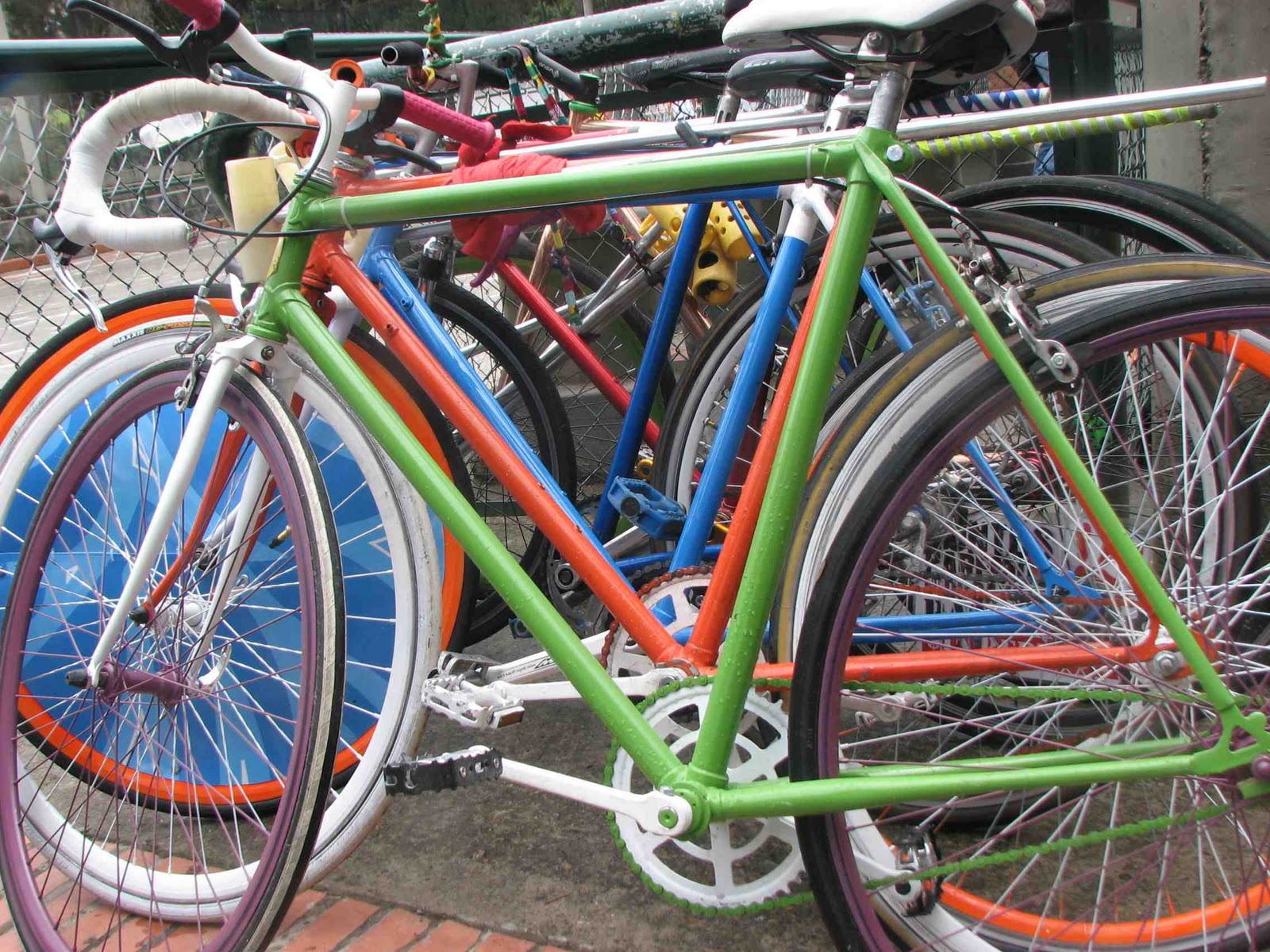 MikesBogotaBikeBlog: Fixies Fire Up Bogotá Bicycle Week