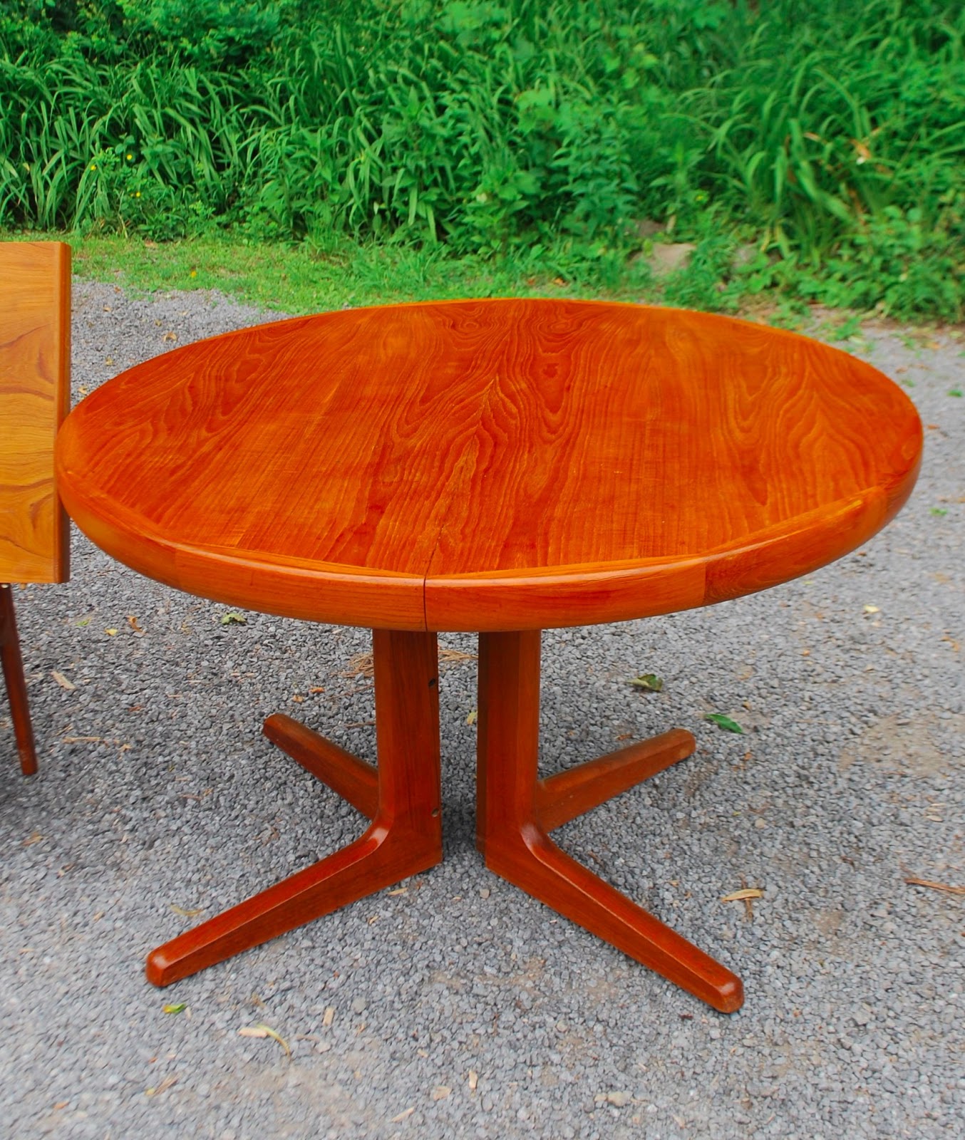 Tribute 20th Decor: D-Scan Teak Dining Table