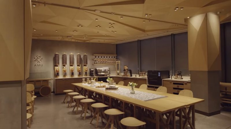 ហាងកាហ្វេ Starbucks ធំបំផុតនៅលើពិភពលោកបើកសម្ពោធនៅក្នុងប្រទេសជប៉ុន - Khmernote