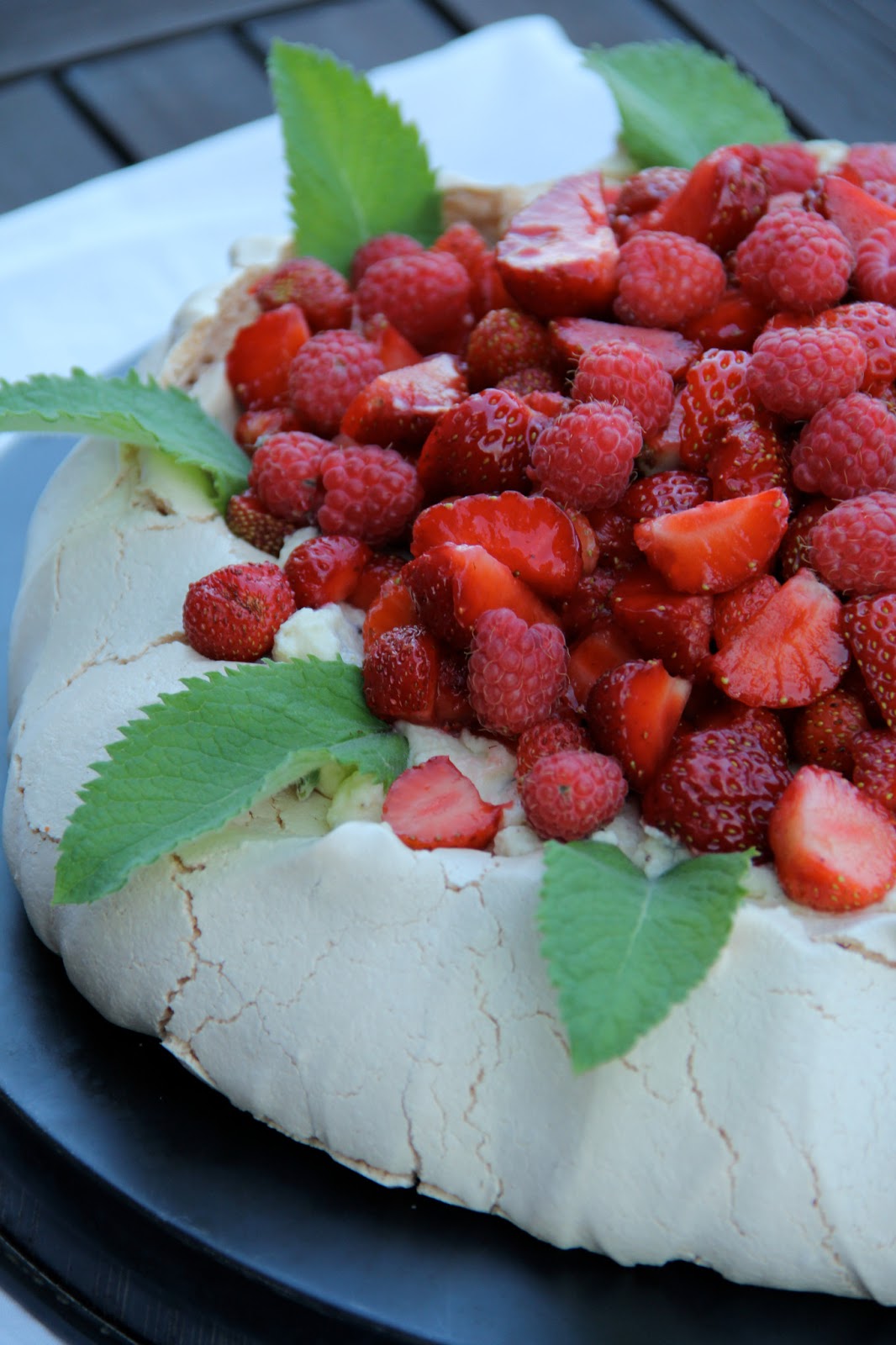 Maasikane Pavlova kook