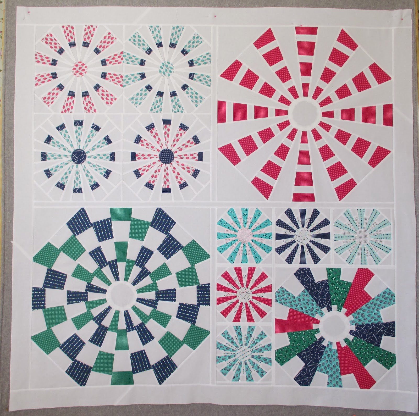 Cupcakes 'n Daisies: 15 Degree Dresden Sampler Quilt