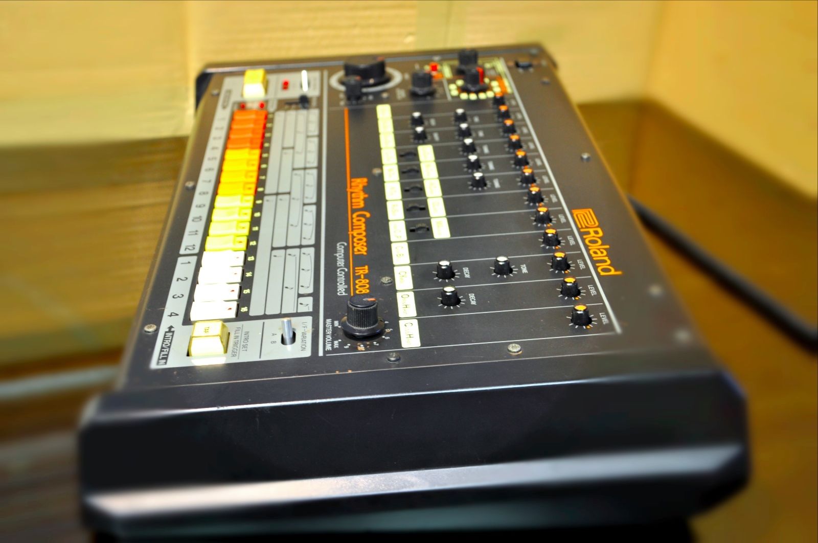 MATRIXSYNTH: Roland TR-808 Analogue Synthesizer Drum Machine SN 269573