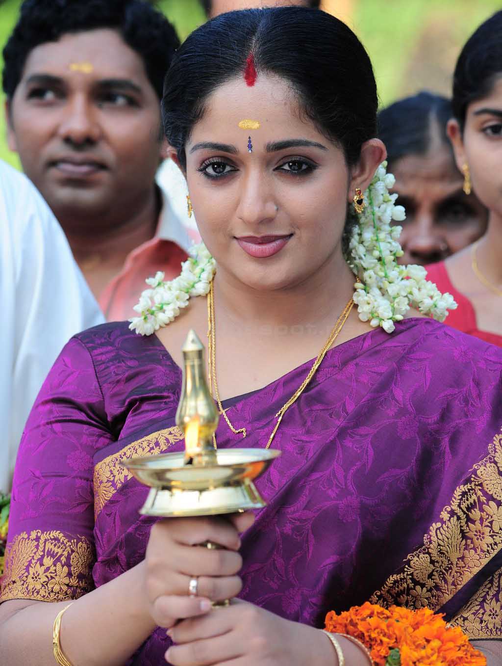 Beautiful Traditional looking Actress Kavya Madhavan images - My Wallpapers