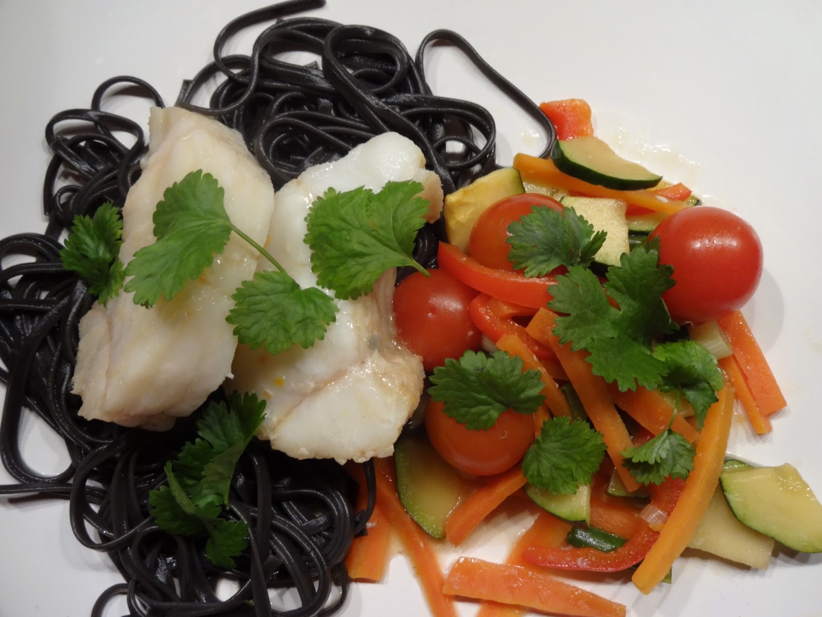 Edels Mat : Steinbit orange med grønnsaker & svart tajarinpasta