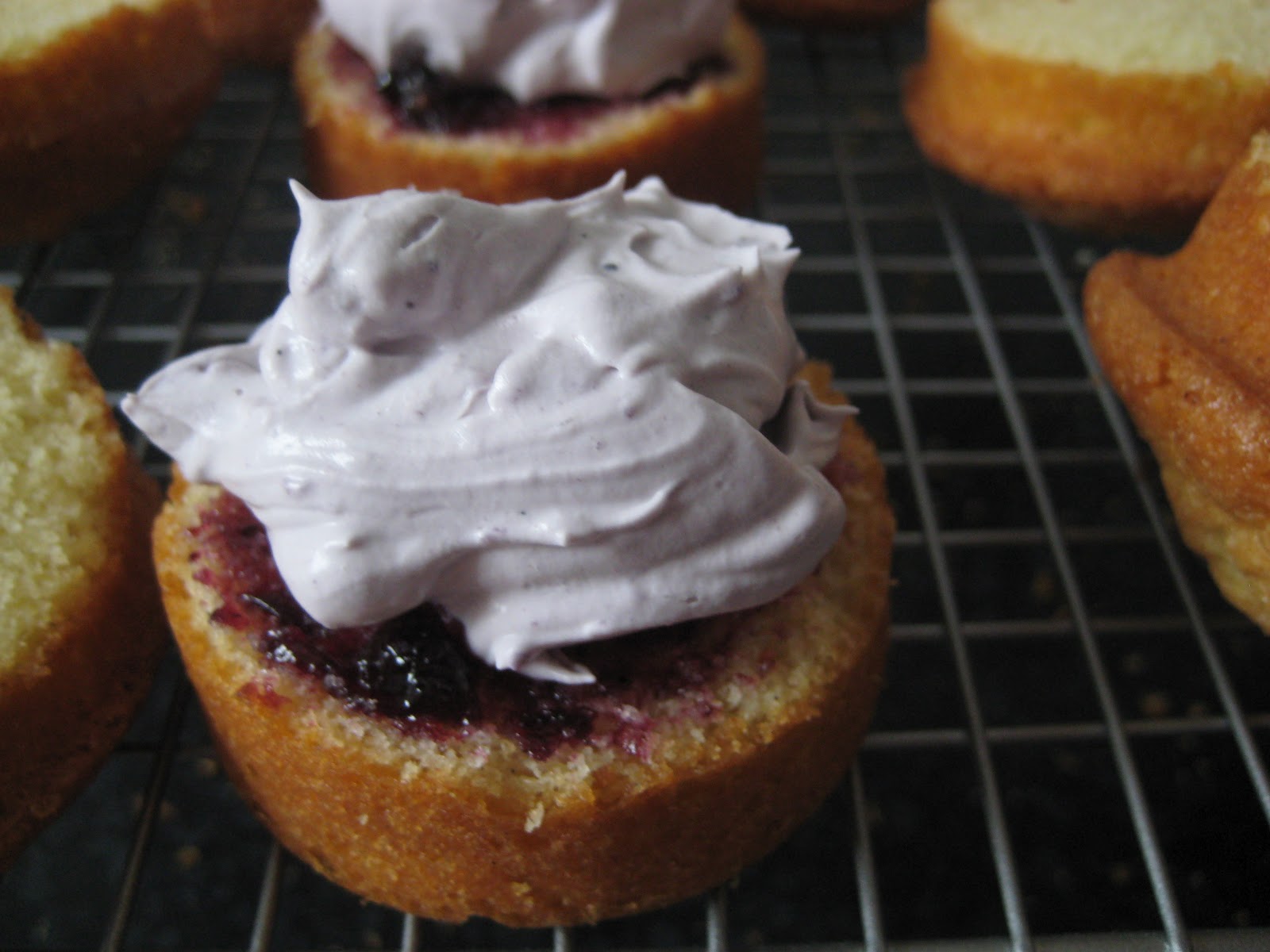 Let them eat (gluten free, lactose free) cake!: Mini Victoria sponges