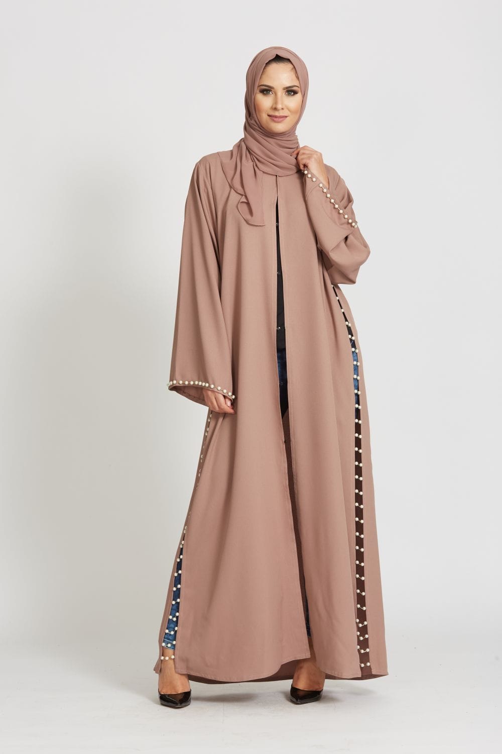 A Western Expat Notices Abaya Fashion Trends