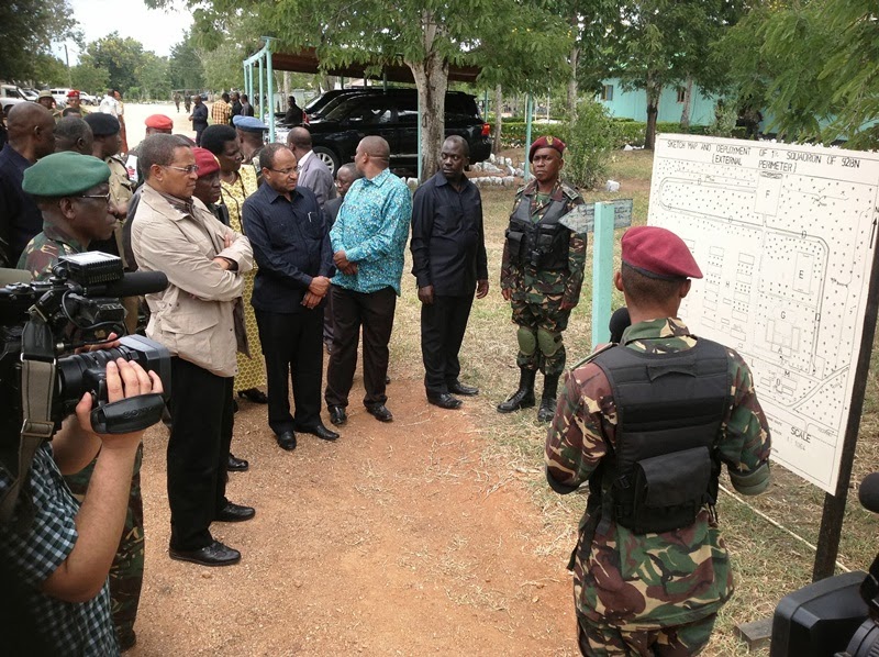 MATUKIO @ MICHUZI BLOG: RAIS KIKWETE ATEMBELEA VIKOSI VYA JWTZ VYA ...