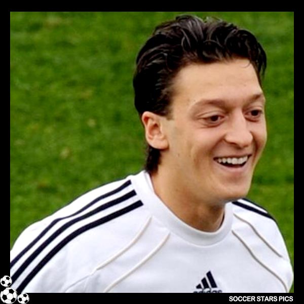 Soccer Stars Pics: Mesut Ozil Images