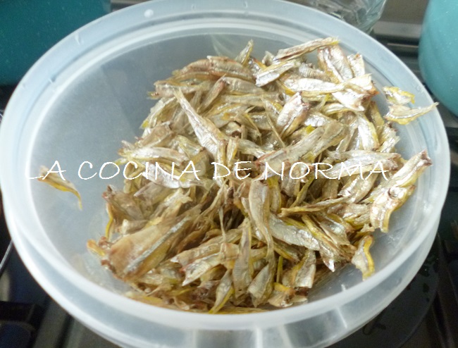 TORTITAS DE CHARALES CON NOPALES EN SALSA ROJA - La Cocina de Norma