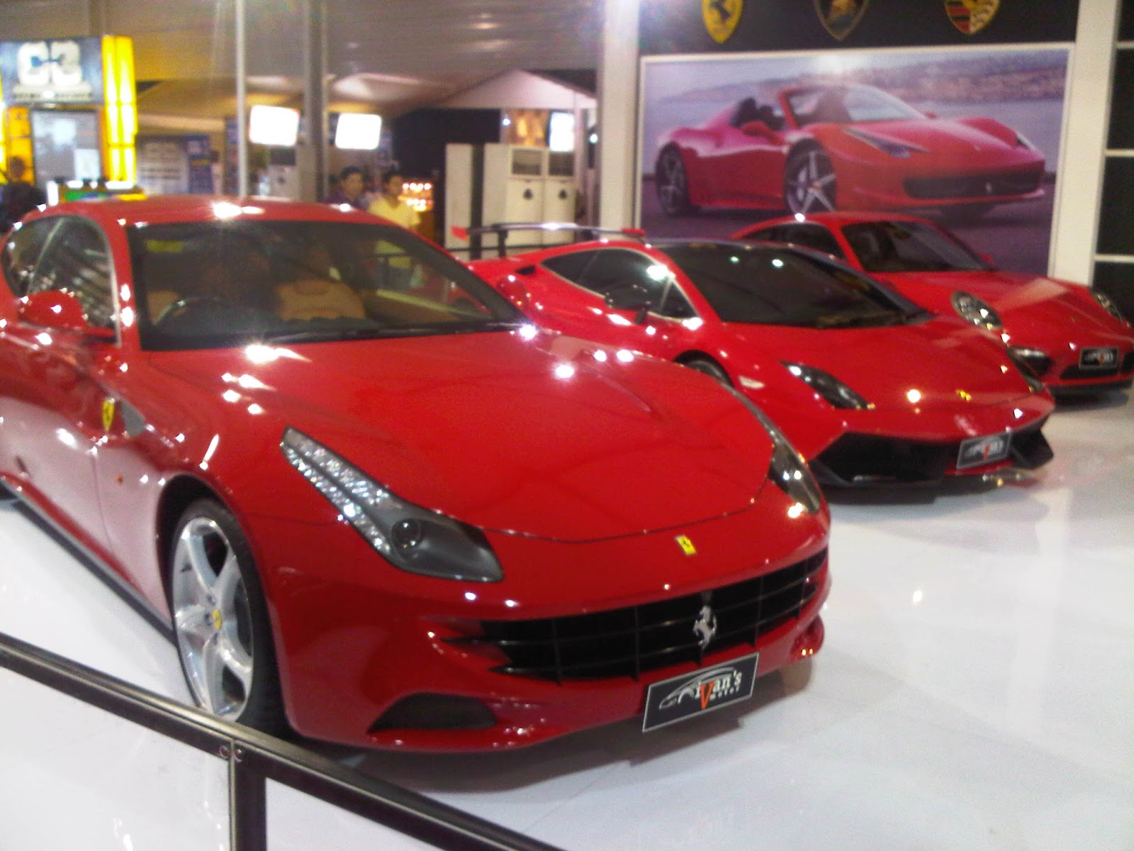 Mobil Ferrari Warna Merah - Mobil Terbaruku