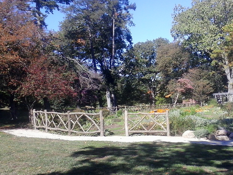 PLAINFIELD TODAY: New fencing graces Shakespeare Garden