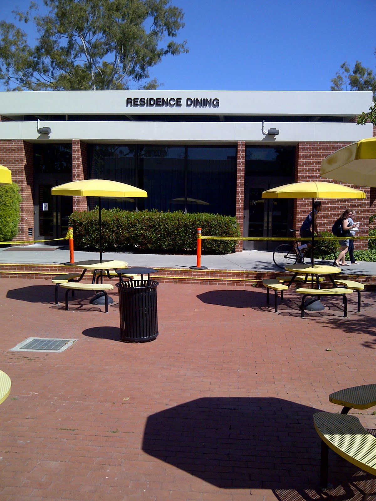 CSULB Dorm Life: To The Dining Hall!