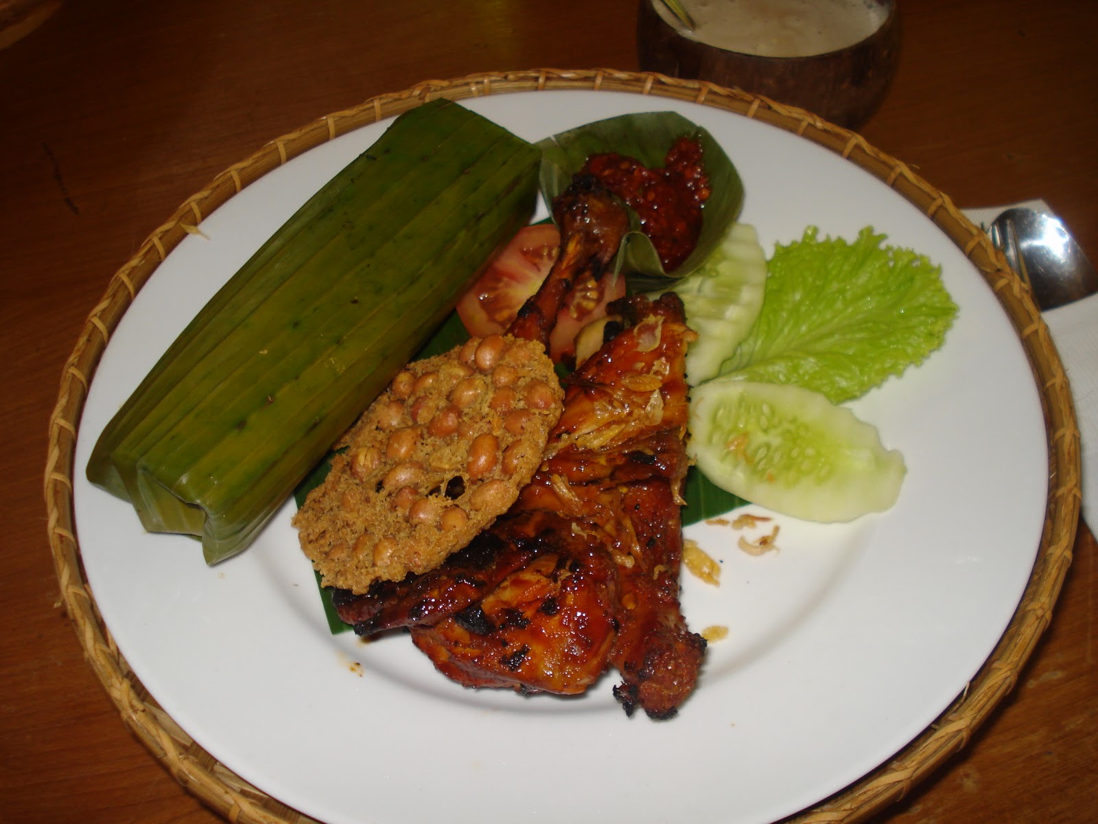 Ayam Bakar Bumbu Bali di Kampung Daun Culture Gallery & Cafe - Amie's ...