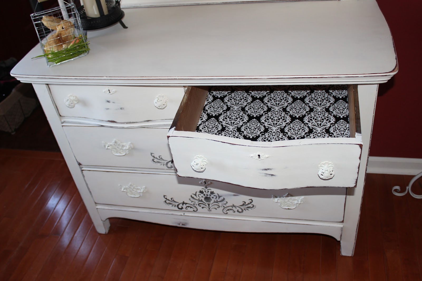 Rustic Treasures: Creating an Antique Mirror effect