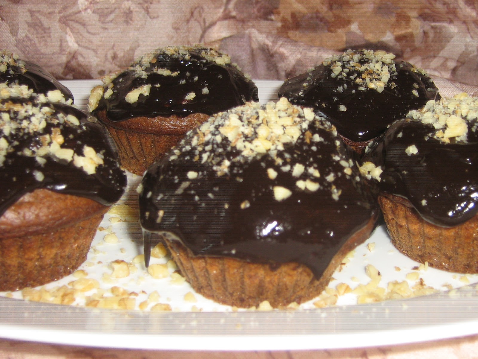 Jednostavni recepti: Mafini preliveni čokoladom i orasima