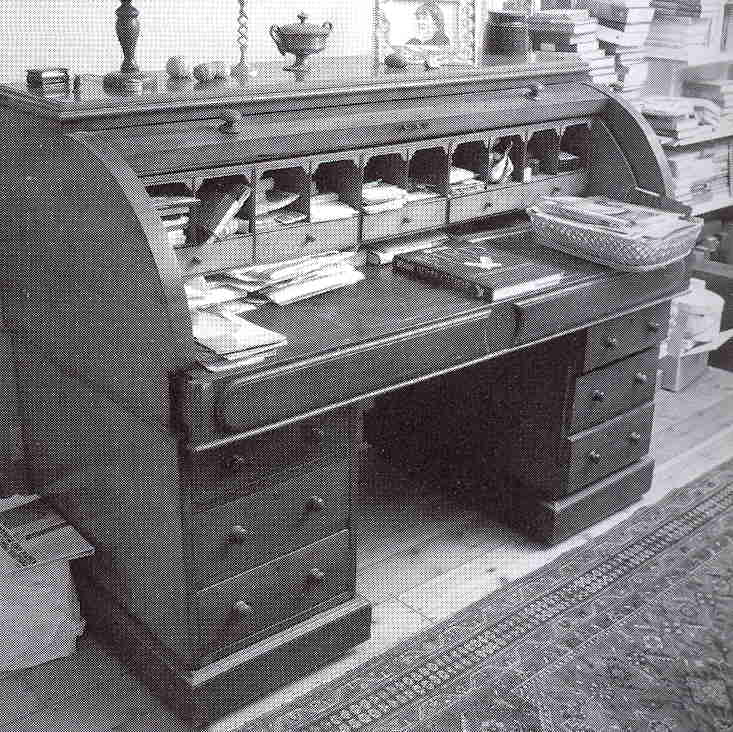 Tolkien and Fantasy: Tolkien's Desks